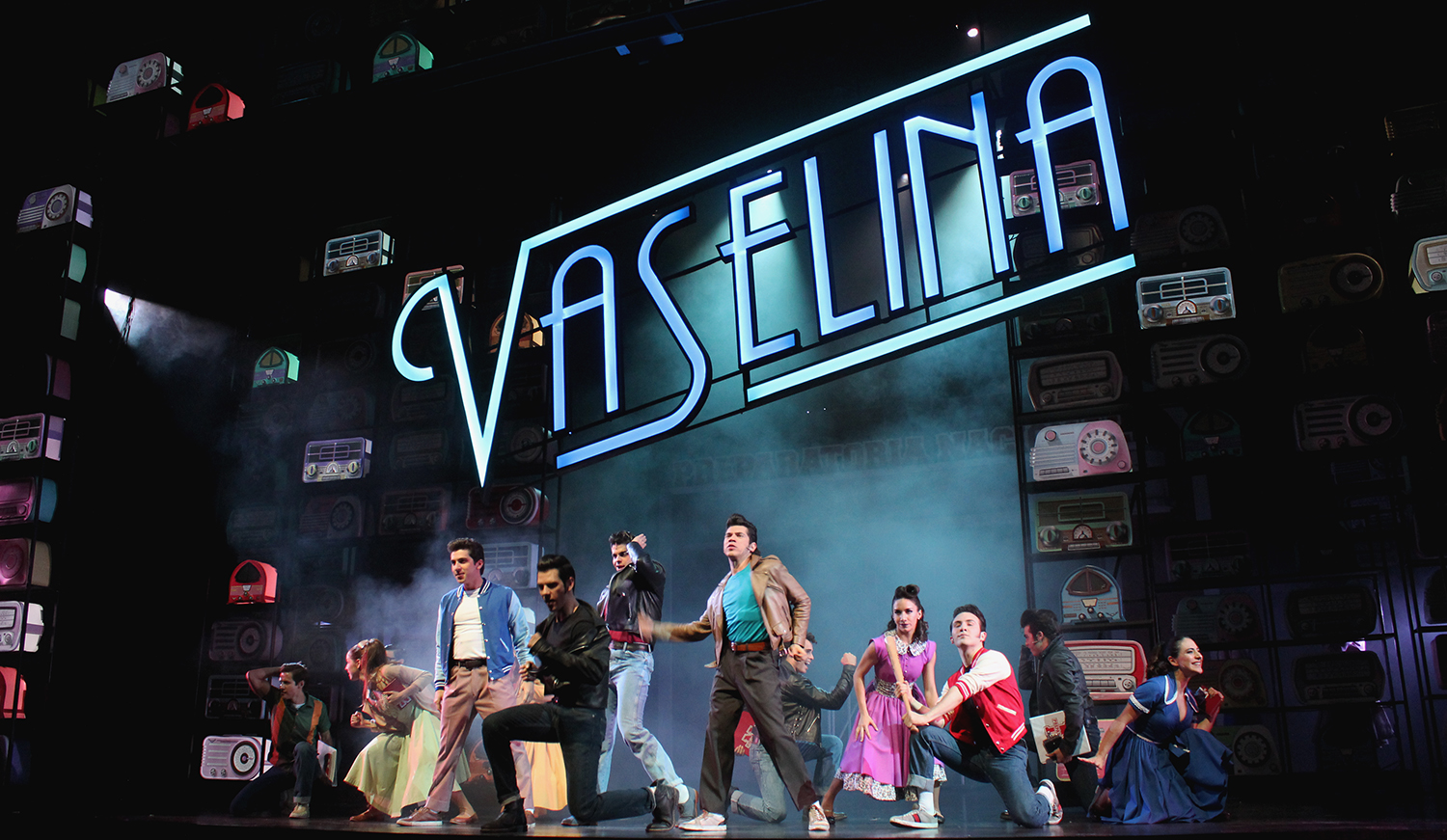 Finalmente la escenografía de Vaselina explicada | El Aquelarre